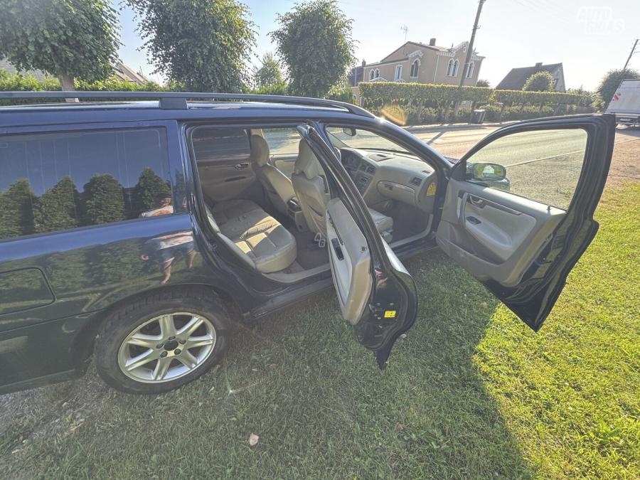 Zils Volvo V70 2002 Gargždai, ar dzinēja tilpumu 2.40 L un nobraukumu 354 tūkst. km par 900 €, foto 8 vietnē AUTOMOTO.COM.LV
