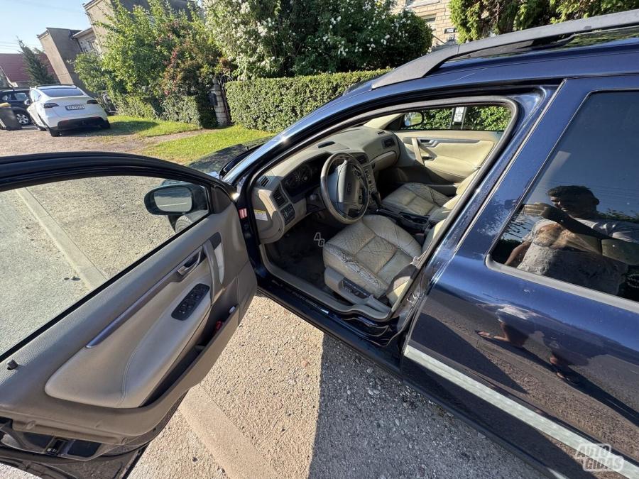Zils Volvo V70 2002 Gargždai, ar dzinēja tilpumu 2.40 L un nobraukumu 354 tūkst. km par 900 €, foto 12 vietnē AUTOMOTO.COM.LV
