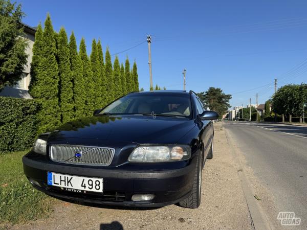 Zils Volvo V70 2002 Gargždai, ar dzinēja tilpumu 2.40 L un nobraukumu 354 tūkst. km par 900 €, foto 2 vietnē AUTOMOTO.COM.LV