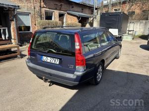 Zils Volvo V70 2002 Jūrmala, ar dzinēja tilpumu 2.40 L un nobraukumu 311 tūkst. km par 850 €, foto 4 vietnē AUTOMOTO.COM.LV