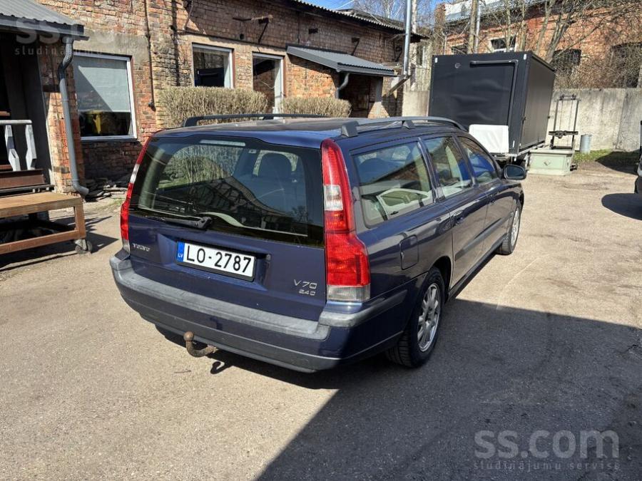 Zils Volvo V70 2002 Jūrmala, ar dzinēja tilpumu 2.40 L un nobraukumu 311 tūkst. km par 850 €, foto 4 vietnē AUTOMOTO.COM.LV