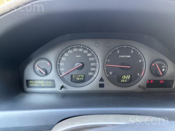 Blue Volvo V70 2002 in Jurmala, with an engine capacity of 2.40 L and mileage of 311 thousand km for 850 €, photo 7 on AUTOMOTO.COM.LV
