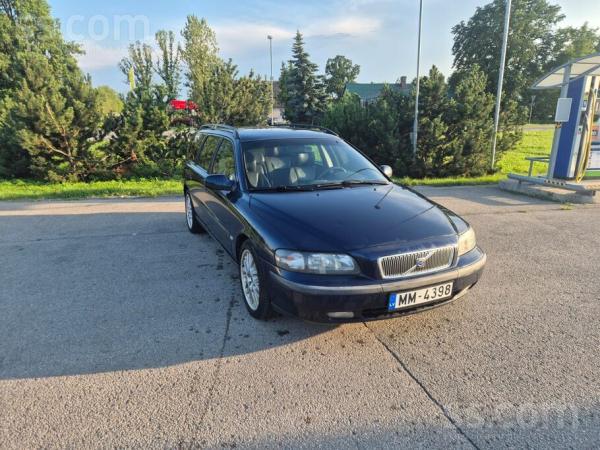 Zils Volvo V70 2002 Jelgava, ar dzinēja tilpumu 2.40 L un nobraukumu 587 tūkst. km par 650 €, foto 1 vietnē AUTOMOTO.COM.LV