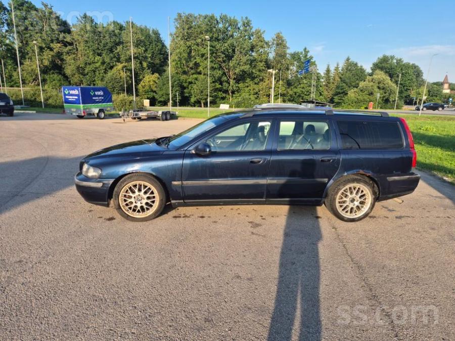 Синий Вольво В70 2002 в Елгава, объемом двигателя 2.40 л и пробегом 587 тыс. км за 650 €, фото 4 на AUTOMOTO.COM.LV