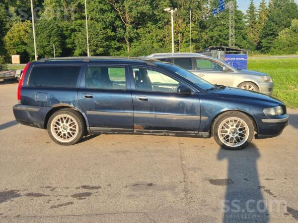 Zils Volvo V70 2002 Jelgava, ar dzinēja tilpumu 2.40 L un nobraukumu 587 tūkst. km par 650 €, foto 4 vietnē AUTOMOTO.COM.LV
