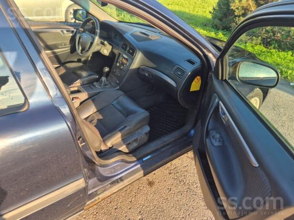 Zils Volvo V70 2002 Jelgava, ar dzinēja tilpumu 2.40 L un nobraukumu 587 tūkst. km par 650 €, foto 7 vietnē AUTOMOTO.COM.LV