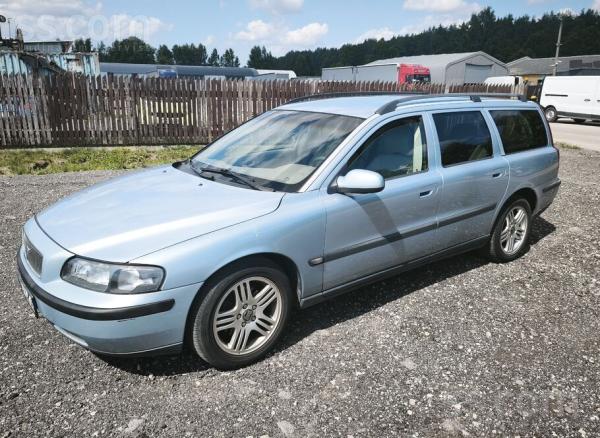 Blue Volvo V70 2002 in Riga, with an engine capacity of 2.40 L and mileage of 305 thousand km for 1600 €, photo 1 on AUTOMOTO.COM.LV