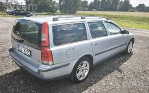 Blue Volvo V70 2002 in Riga, with an engine capacity of 2.40 L and mileage of 305 thousand km for 1600 €, photo 6 on AUTOMOTO.COM.LV