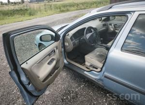 Blue Volvo V70 2002 in Riga, with an engine capacity of 2.40 L and mileage of 305 thousand km for 1600 €, photo 8 on AUTOMOTO.COM.LV