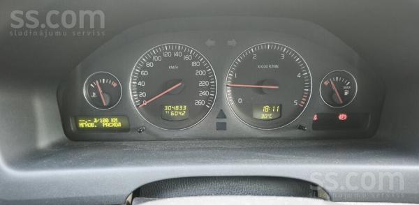 Blue Volvo V70 2002 in Riga, with an engine capacity of 2.40 L and mileage of 305 thousand km for 1600 €, photo 8 on AUTOMOTO.COM.LV