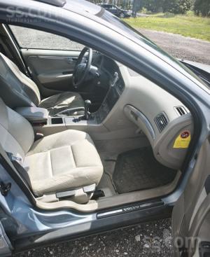 Blue Volvo V70 2002 in Riga, with an engine capacity of 2.40 L and mileage of 305 thousand km for 1600 €, photo 10 on AUTOMOTO.COM.LV