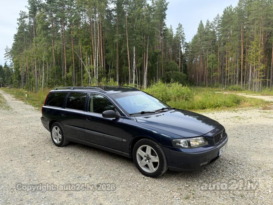Blue Volvo V70 2002 in Tallinn, with an engine capacity of 2.40 L and mileage of 400 thousand km for 1500 €, photo 1 on AUTOMOTO.COM.LV