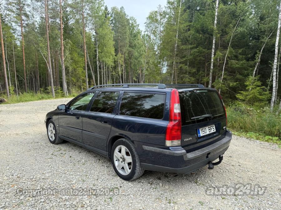 Blue Volvo V70 2002 in Tallinn, with an engine capacity of 2.40 L and mileage of 400 thousand km for 1500 €, photo 5 on AUTOMOTO.COM.LV