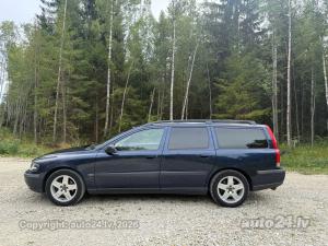 Blue Volvo V70 2002 in Tallinn, with an engine capacity of 2.40 L and mileage of 400 thousand km for 1500 €, photo 6 on AUTOMOTO.COM.LV