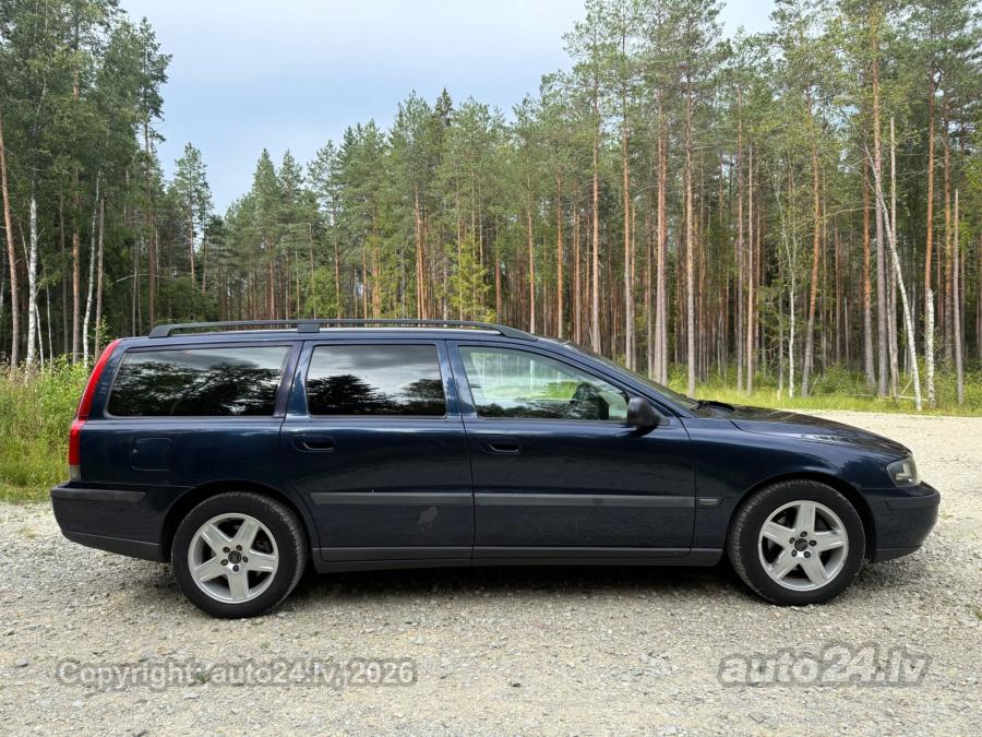 Blue Volvo V70 2002 in Tallinn, with an engine capacity of 2.40 L and mileage of 400 thousand km for 1500 €, photo 7 on AUTOMOTO.COM.LV