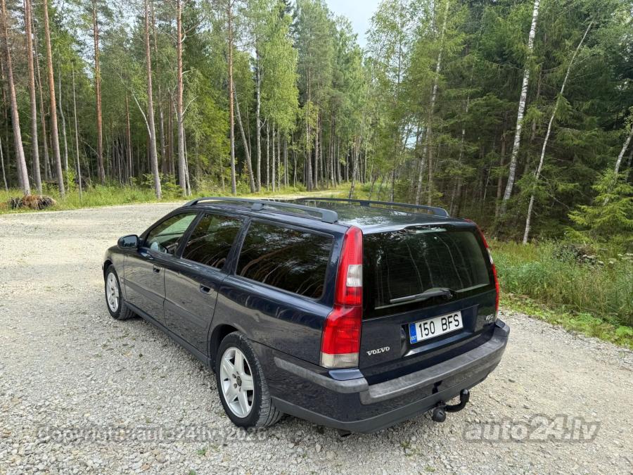 Blue Volvo V70 2002 in Tallinn, with an engine capacity of 2.40 L and mileage of 400 thousand km for 1500 €, photo 8 on AUTOMOTO.COM.LV