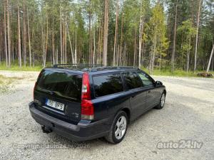 Blue Volvo V70 2002 in Tallinn, with an engine capacity of 2.40 L and mileage of 400 thousand km for 1500 €, photo 9 on AUTOMOTO.COM.LV