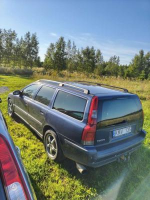 Zils Volvo V70 2002 Viļņa, ar dzinēja tilpumu 2.40 L un nobraukumu 550 tūkst. km par 600 €, foto 5 vietnē AUTOMOTO.COM.LV