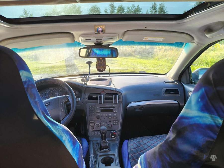 Zils Volvo V70 2002 Viļņa, ar dzinēja tilpumu 2.40 L un nobraukumu 550 tūkst. km par 600 €, foto 6 vietnē AUTOMOTO.COM.LV
