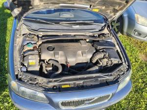 Zils Volvo V70 2002 Viļņa, ar dzinēja tilpumu 2.40 L un nobraukumu 550 tūkst. km par 600 €, foto 7 vietnē AUTOMOTO.COM.LV