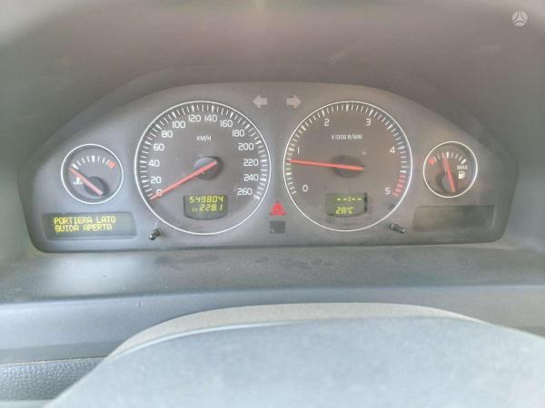 Синий Вольво В70 2002 в Вильнюс, объемом двигателя 2.40 л и пробегом 550 тыс. км за 600 €, фото 8 на AUTOMOTO.COM.LV