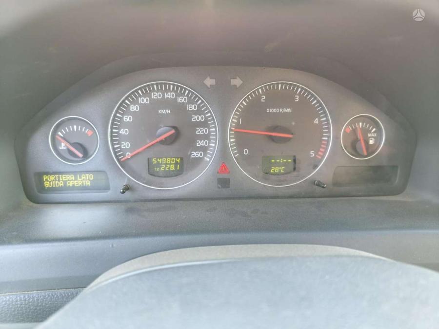Zils Volvo V70 2002 Viļņa, ar dzinēja tilpumu 2.40 L un nobraukumu 550 tūkst. km par 600 €, foto 9 vietnē AUTOMOTO.COM.LV