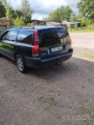 Zils Volvo V70 2002 Jelgava, ar dzinēja tilpumu 2.40 L un nobraukumu 480 tūkst. km par 650 €, foto  vietnē AUTOMOTO.COM.LV