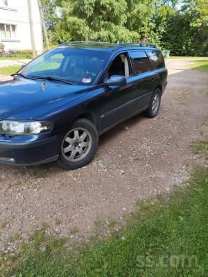 Blue Volvo V70 2002 in Jelgava, with an engine capacity of 2.40 L and mileage of 480 thousand km for 650 €, photo 3 on AUTOMOTO.COM.LV