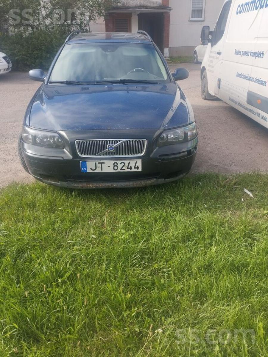 Zils Volvo V70 2002 Jelgava, ar dzinēja tilpumu 2.40 L un nobraukumu 503 tūkst. km par 600 €, foto 1 vietnē AUTOMOTO.COM.LV