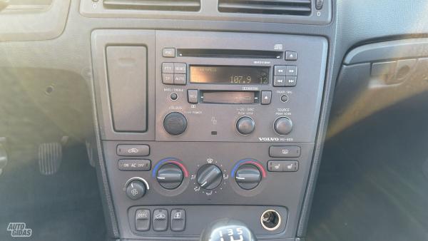 Zils Volvo V70 2002 Viļņa, ar dzinēja tilpumu 2.40 L un nobraukumu 381 tūkst. km par 1250 €, foto 7 vietnē AUTOMOTO.COM.LV