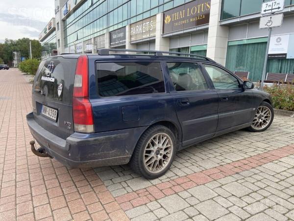 Blue Volvo V70 2002 in Riga, with an engine capacity of 2.40 L and mileage of 601 thousand km for 1100 €, photo 3 on AUTOMOTO.COM.LV