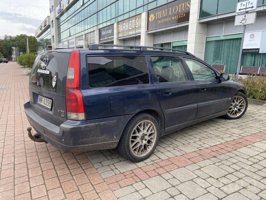 Zils Volvo V70 2002 Rīga, ar dzinēja tilpumu 2.40 L un nobraukumu 601 tūkst. km par 1100 €, foto 3 vietnē AUTOMOTO.COM.LV