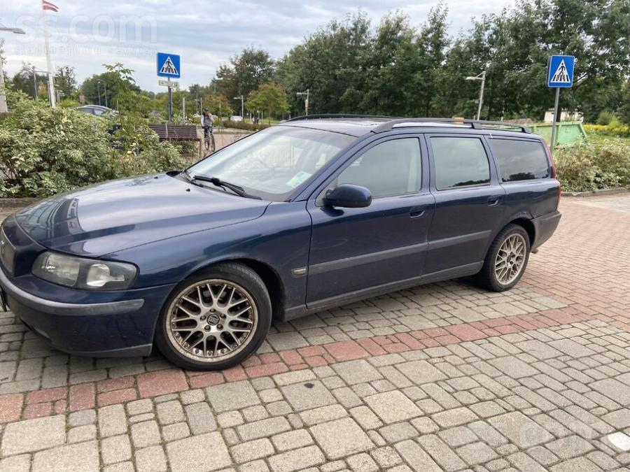 Zils Volvo V70 2002 Rīga, ar dzinēja tilpumu 2.40 L un nobraukumu 601 tūkst. km par 1100 €, foto 5 vietnē AUTOMOTO.COM.LV