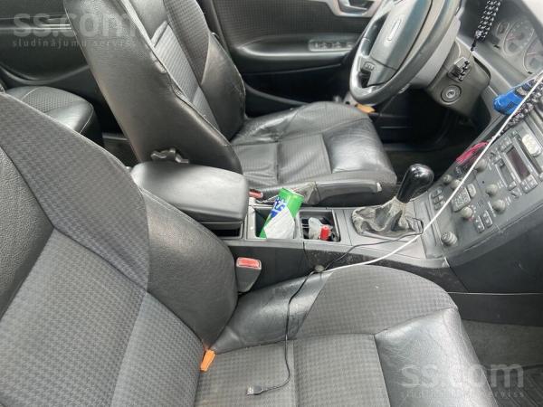 Blue Volvo V70 2002 in Riga, with an engine capacity of 2.40 L and mileage of 601 thousand km for 1100 €, photo 6 on AUTOMOTO.COM.LV