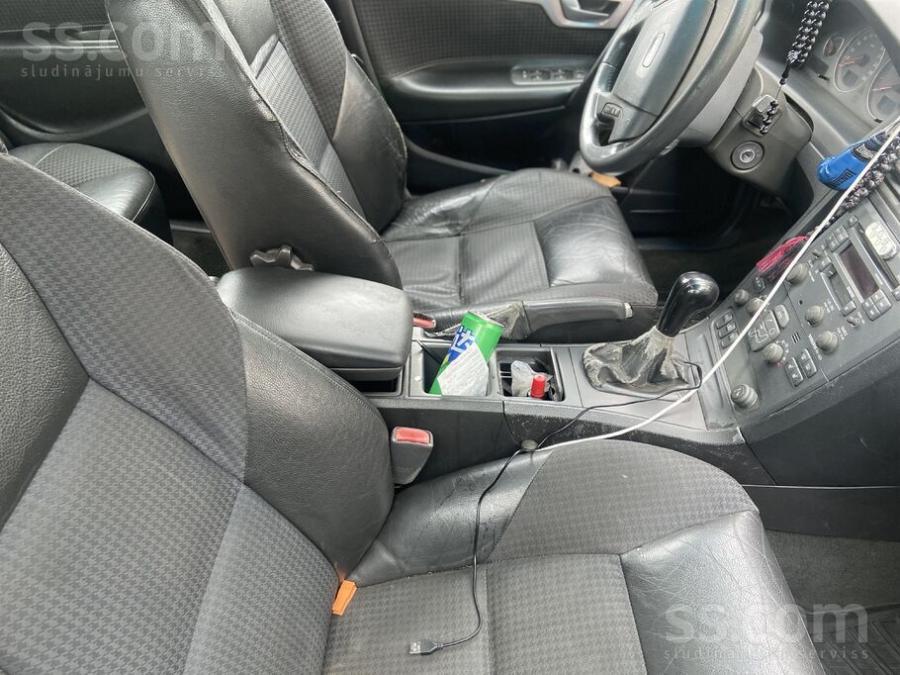 Zils Volvo V70 2002 Rīga, ar dzinēja tilpumu 2.40 L un nobraukumu 601 tūkst. km par 1100 €, foto 6 vietnē AUTOMOTO.COM.LV