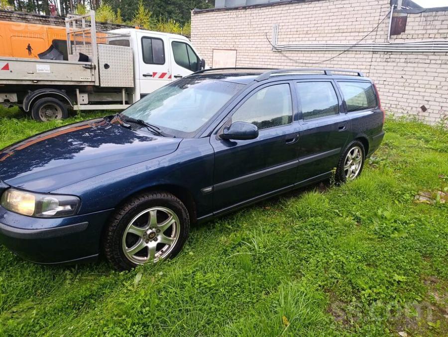 Zils Volvo V70 2002 Jūrmala, ar dzinēja tilpumu 2.40 L un nobraukumu 285 tūkst. km par 2200 €, foto 3 vietnē AUTOMOTO.COM.LV