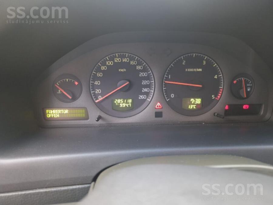 Zils Volvo V70 2002 Jūrmala, ar dzinēja tilpumu 2.40 L un nobraukumu 285 tūkst. km par 2200 €, foto 5 vietnē AUTOMOTO.COM.LV