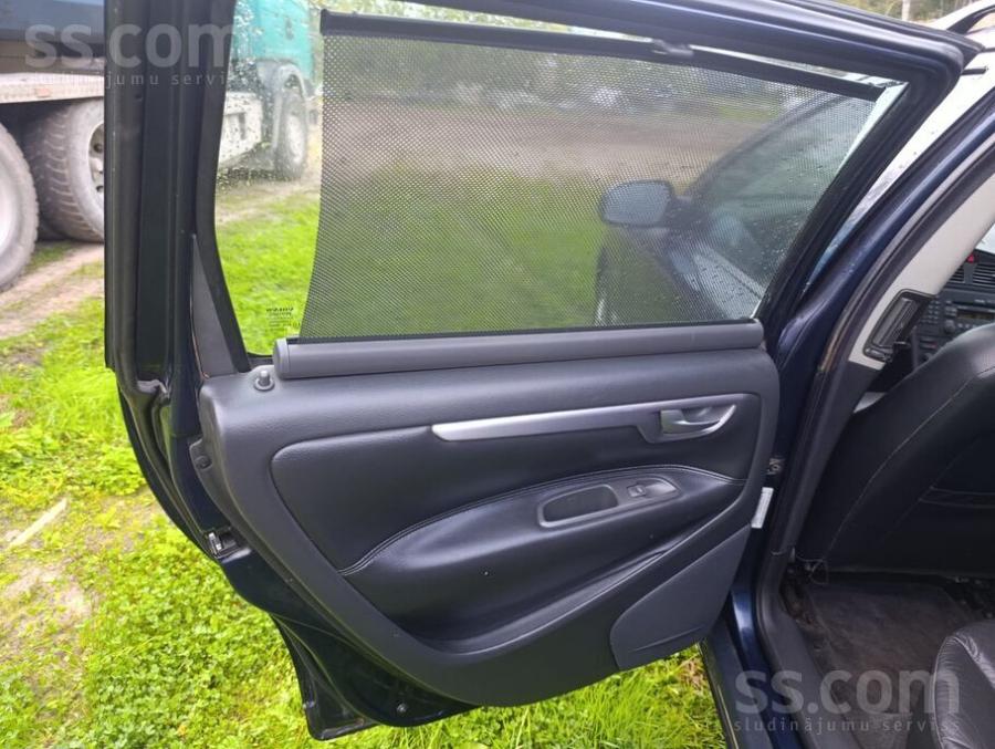 Zils Volvo V70 2002 Jūrmala, ar dzinēja tilpumu 2.40 L un nobraukumu 285 tūkst. km par 2200 €, foto 6 vietnē AUTOMOTO.COM.LV