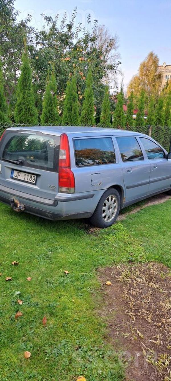 Zils Volvo V70 2002 Valmiera, ar dzinēja tilpumu 2.40 L un nobraukumu 560 tūkst. km par 600 €, foto 1 vietnē AUTOMOTO.COM.LV