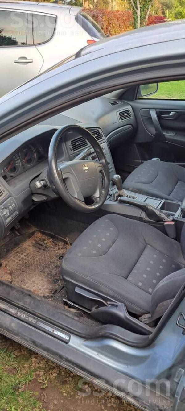 Zils Volvo V70 2002 Valmiera, ar dzinēja tilpumu 2.40 L un nobraukumu 560 tūkst. km par 600 €, foto 3 vietnē AUTOMOTO.COM.LV