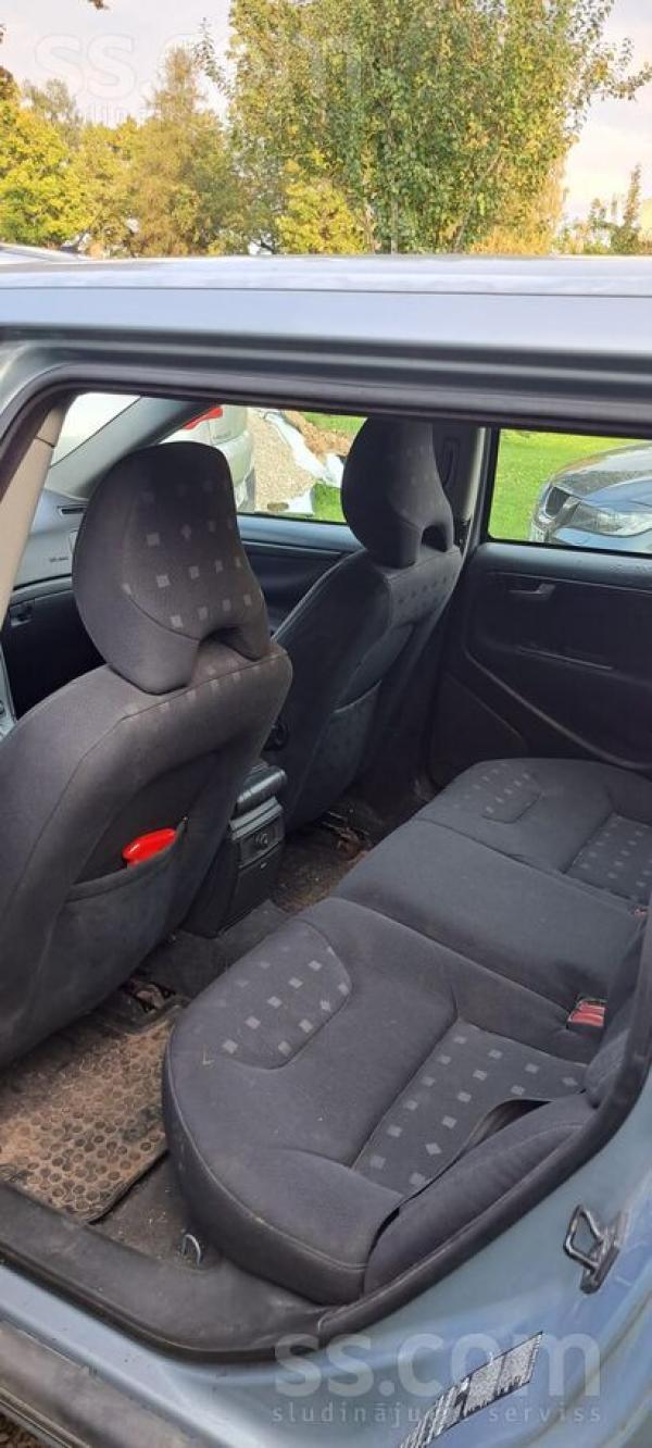 Zils Volvo V70 2002 Valmiera, ar dzinēja tilpumu 2.40 L un nobraukumu 560 tūkst. km par 600 €, foto 6 vietnē AUTOMOTO.COM.LV