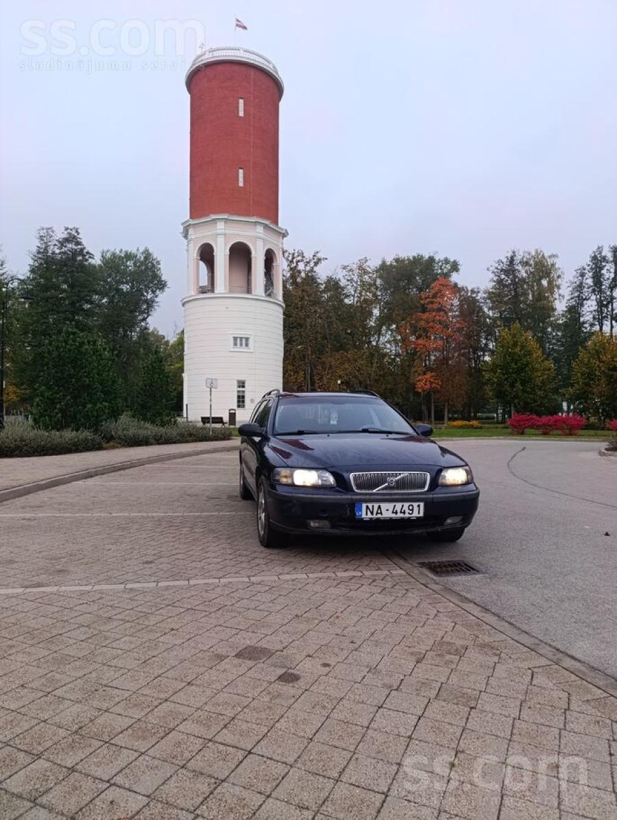 Zils Volvo V70 2002 Jūrmala, ar dzinēja tilpumu 2.40 L un nobraukumu 285 tūkst. km par 1800 €, foto 6 vietnē AUTOMOTO.COM.LV