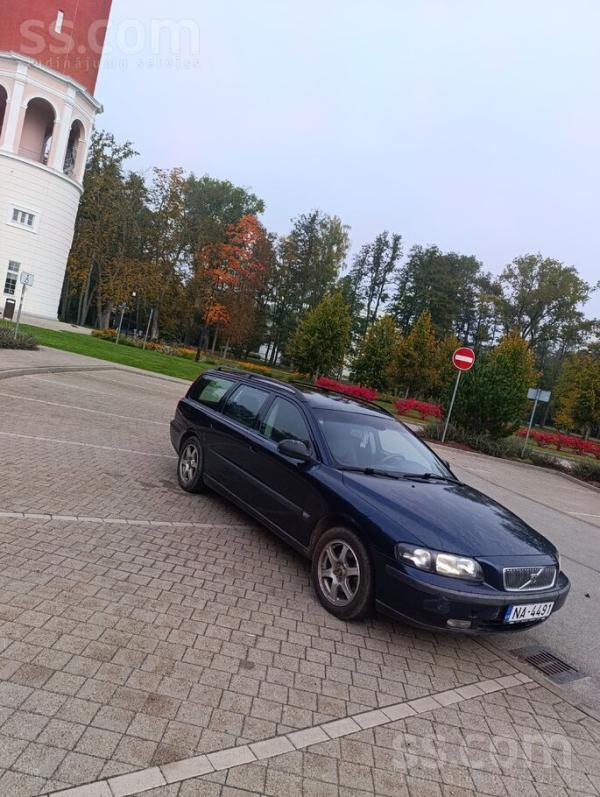 Blue Volvo V70 2002 in Jurmala, with an engine capacity of 2.40 L and mileage of 285 thousand km for 1800 €, photo 7 on AUTOMOTO.COM.LV