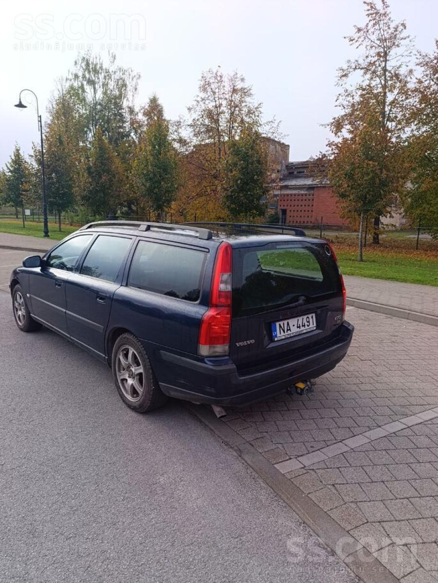 Zils Volvo V70 2002 Jūrmala, ar dzinēja tilpumu 2.40 L un nobraukumu 285 tūkst. km par 1800 €, foto 9 vietnē AUTOMOTO.COM.LV