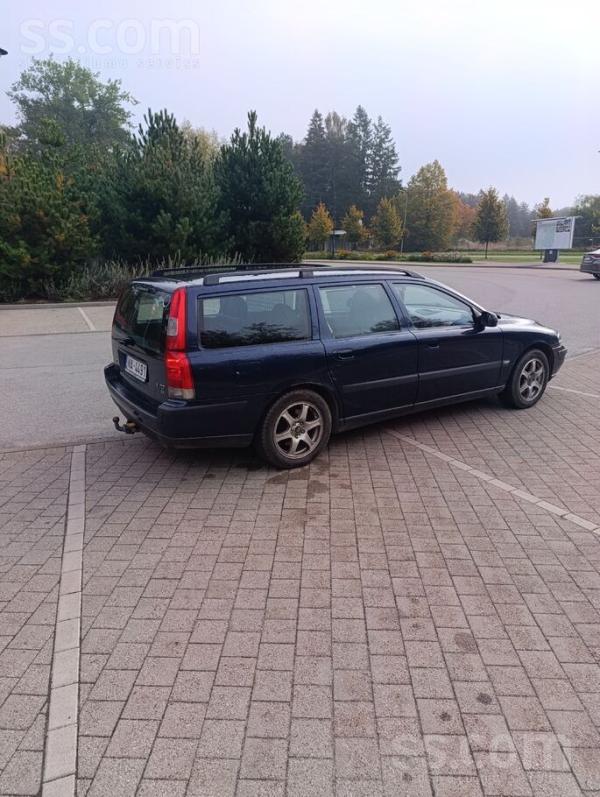 Blue Volvo V70 2002 in Jurmala, with an engine capacity of 2.40 L and mileage of 285 thousand km for 1800 €, photo 10 on AUTOMOTO.COM.LV