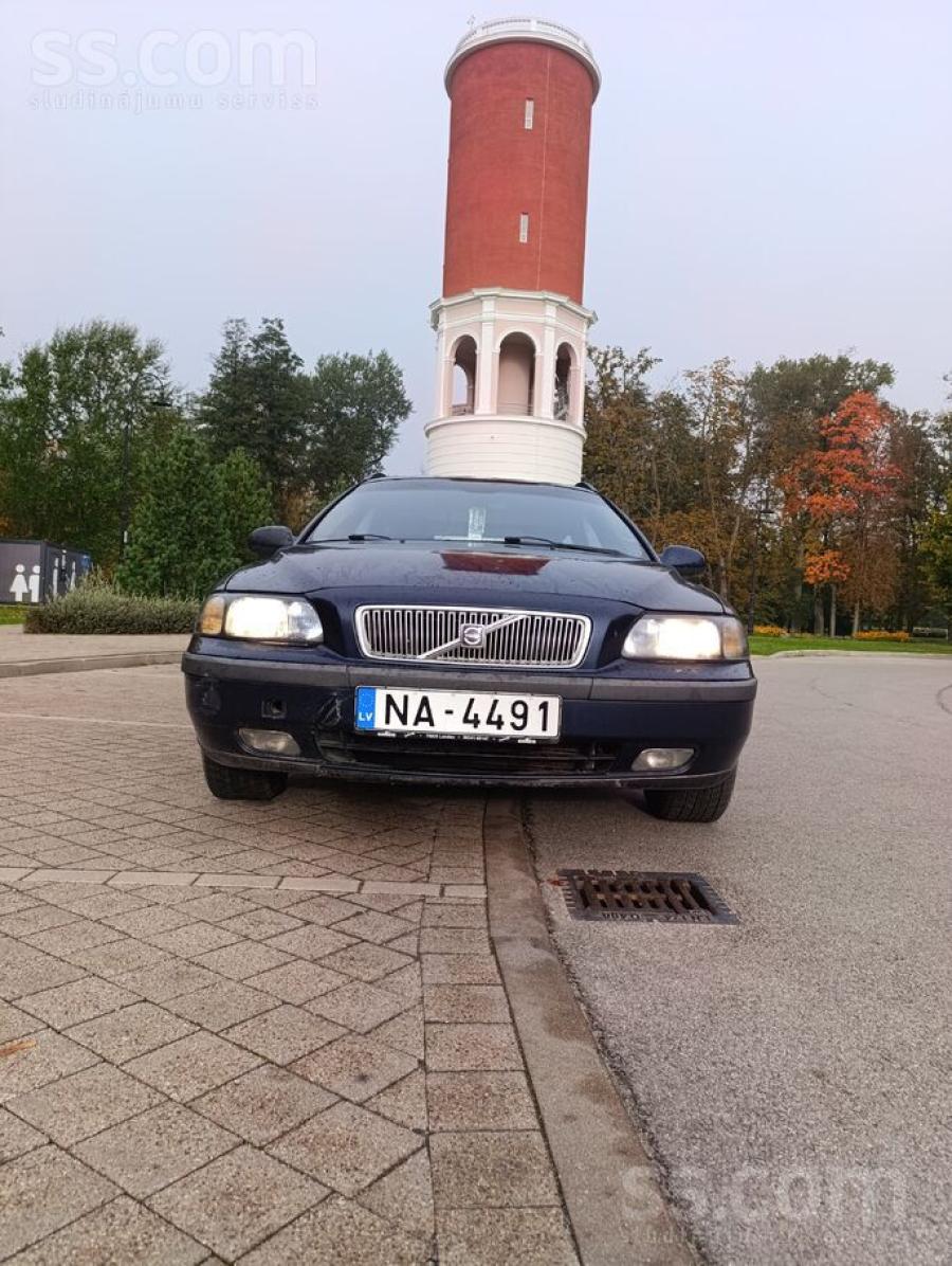 Zils Volvo V70 2002 Jūrmala, ar dzinēja tilpumu 2.40 L un nobraukumu 285 tūkst. km par 1800 €, foto 11 vietnē AUTOMOTO.COM.LV