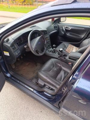 Zils Volvo V70 2002 Jūrmala, ar dzinēja tilpumu 2.40 L un nobraukumu 285 tūkst. km par 1800 €, foto 13 vietnē AUTOMOTO.COM.LV