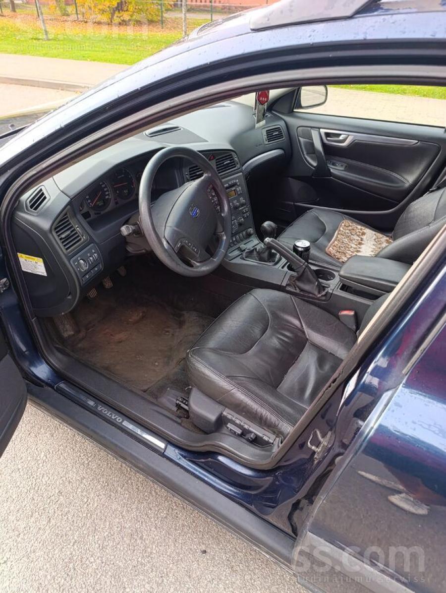 Zils Volvo V70 2002 Jūrmala, ar dzinēja tilpumu 2.40 L un nobraukumu 285 tūkst. km par 1800 €, foto 13 vietnē AUTOMOTO.COM.LV
