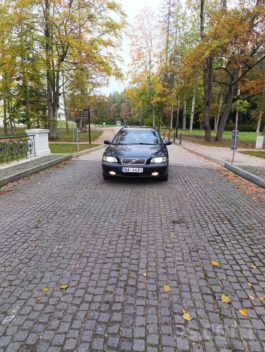 Zils Volvo V70 2002 Jūrmala, ar dzinēja tilpumu 2.40 L un nobraukumu 285 tūkst. km par 1800 €, foto 21 vietnē AUTOMOTO.COM.LV