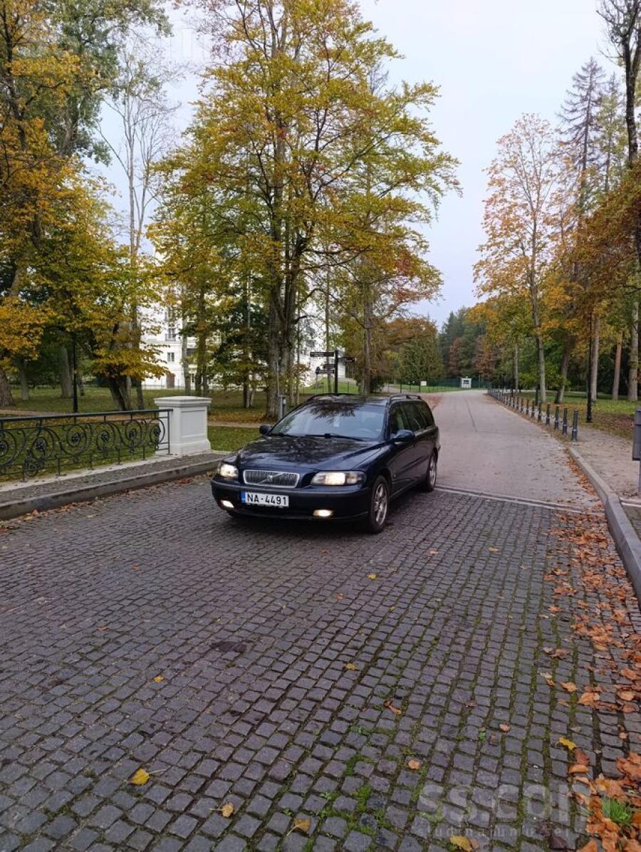 Zils Volvo V70 2002 Jūrmala, ar dzinēja tilpumu 2.40 L un nobraukumu 285 tūkst. km par 1800 €, foto 23 vietnē AUTOMOTO.COM.LV
